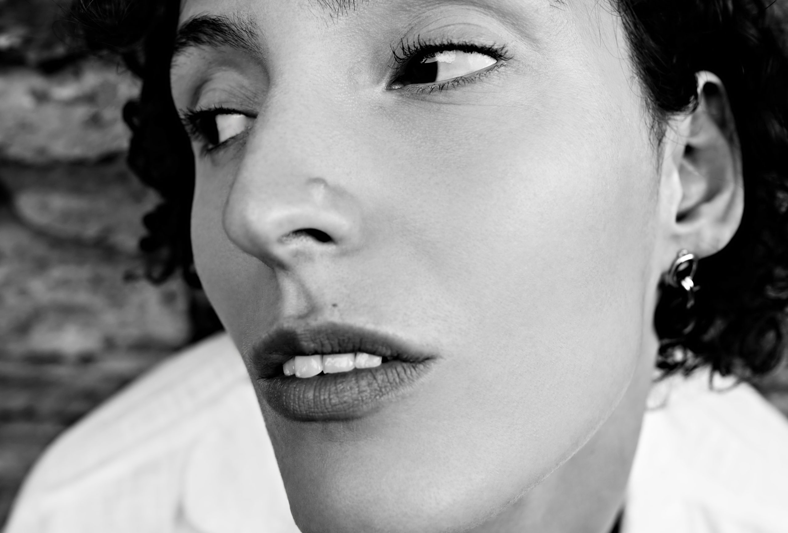 « Le plaisir de jouer » – Sara Novak actrice et mannequin | Le Paratonnerre
